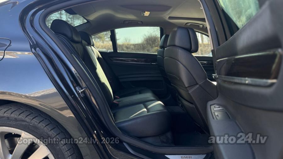 Grey BMW 7 Series 2011 in Tallinn, with an engine capacity of 3.00 L and mileage of 389 thousand km for 6900 €, photo 14 on AUTOMOTO.COM.LV