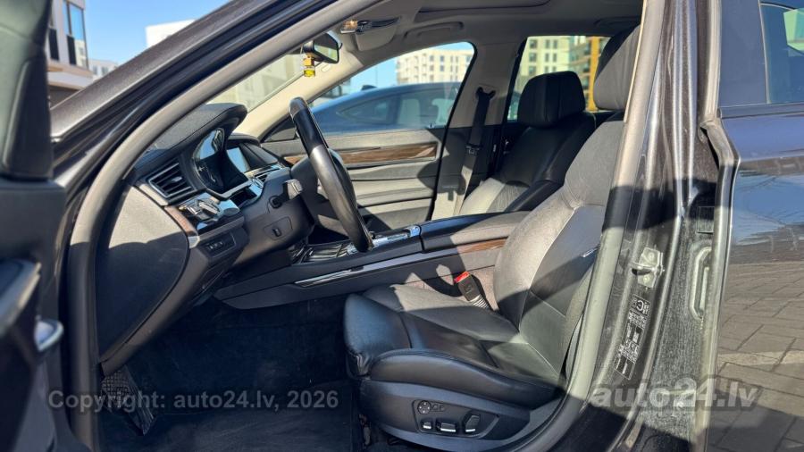 Grey BMW 7 Series 2011 in Tallinn, with an engine capacity of 3.00 L and mileage of 389 thousand km for 6900 €, photo 15 on AUTOMOTO.COM.LV