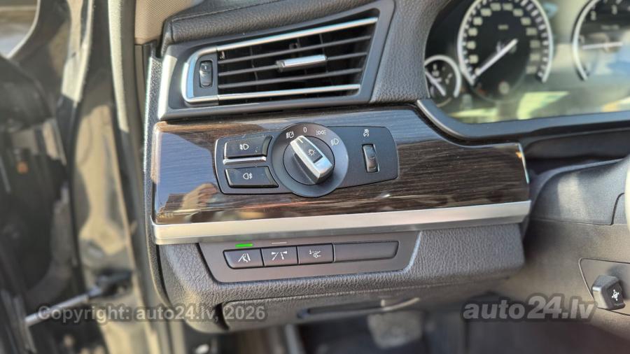 Grey BMW 7 Series 2011 in Tallinn, with an engine capacity of 3.00 L and mileage of 389 thousand km for 6900 €, photo 18 on AUTOMOTO.COM.LV