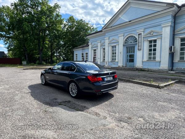 Pelēks BMW 7 Series 2011 Tallina, ar dzinēja tilpumu 3.00 L un nobraukumu 345 tūkst. km par 14500 €, foto 1 vietnē AUTOMOTO.COM.LV
