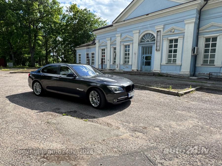 Pelēks BMW 7 Series 2011 Tallina, ar dzinēja tilpumu 3.00 L un nobraukumu 345 tūkst. km par 14500 €, foto 4 vietnē AUTOMOTO.COM.LV