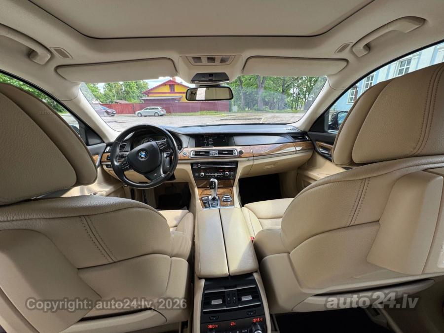 Pelēks BMW 7 Series 2011 Tallina, ar dzinēja tilpumu 3.00 L un nobraukumu 345 tūkst. km par 14500 €, foto 5 vietnē AUTOMOTO.COM.LV