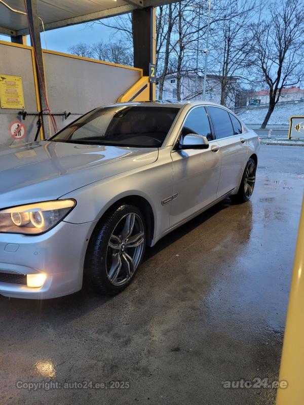 Pelēks BMW 7 Series 2012 Tallina, ar dzinēja tilpumu 3.00 L un nobraukumu 374 tūkst. km par 13100 €, foto 11 vietnē AUTOMOTO.COM.LV