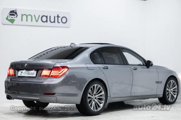 Grey BMW 7 Series 2012 in Tallinn, with an engine capacity of 3.00 L and mileage of 272 thousand km for 9990 €, photo 2 on AUTOMOTO.COM.LV