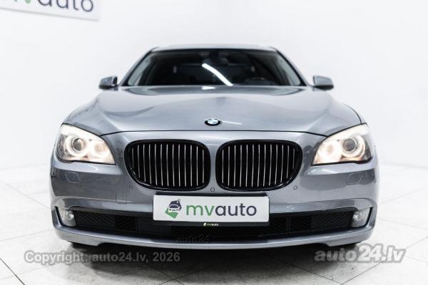 Grey BMW 7 Series 2012 in Tallinn, with an engine capacity of 3.00 L and mileage of 272 thousand km for 9990 €, photo 4 on AUTOMOTO.COM.LV