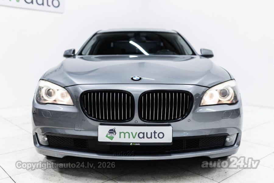 Grey BMW 7 Series 2012 in Tallinn, with an engine capacity of 3.00 L and mileage of 272 thousand km for 9990 €, photo 4 on AUTOMOTO.COM.LV