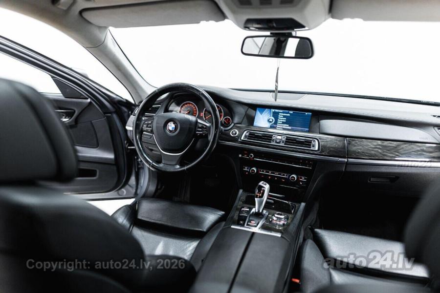 Grey BMW 7 Series 2012 in Tallinn, with an engine capacity of 3.00 L and mileage of 272 thousand km for 9990 €, photo 13 on AUTOMOTO.COM.LV