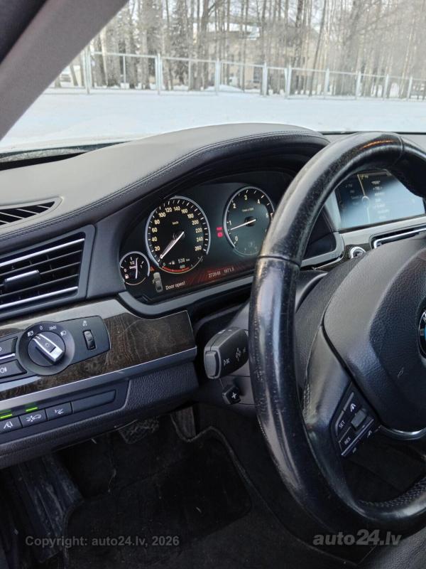 Pelēks BMW 7 Series 2012 Tallina, ar dzinēja tilpumu 3.00 L un nobraukumu 273 tūkst. km par 11500 €, foto 11 vietnē AUTOMOTO.COM.LV
