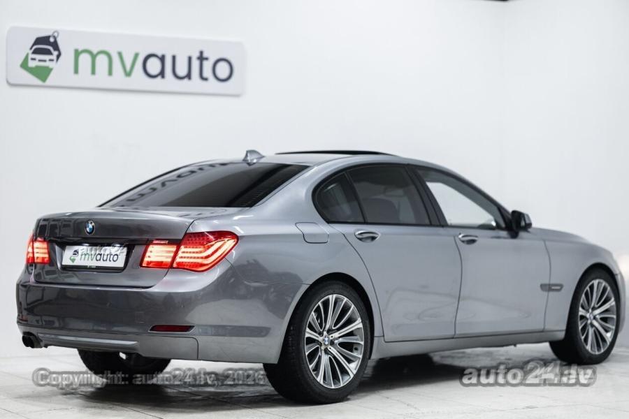 Pelēks BMW 7 Series 2012 Tallina, ar dzinēja tilpumu 3.00 L un nobraukumu 274 tūkst. km par 10990 €, foto 3 vietnē AUTOMOTO.COM.LV