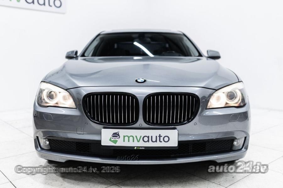 Pelēks BMW 7 Series 2012 Tallina, ar dzinēja tilpumu 3.00 L un nobraukumu 274 tūkst. km par 10990 €, foto 5 vietnē AUTOMOTO.COM.LV