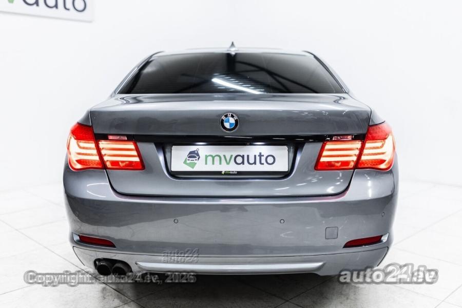 Pelēks BMW 7 Series 2012 Tallina, ar dzinēja tilpumu 3.00 L un nobraukumu 274 tūkst. km par 10990 €, foto 8 vietnē AUTOMOTO.COM.LV