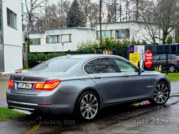 Grey BMW 7 Series 2013 in Tallinn, with an engine capacity of 3.00 L and mileage of 329 thousand km for 11590 €, photo 6 on AUTOMOTO.COM.LV