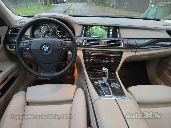 Grey BMW 7 Series 2013 in Tallinn, with an engine capacity of 3.00 L and mileage of 329 thousand km for 11590 €, photo 8 on AUTOMOTO.COM.LV