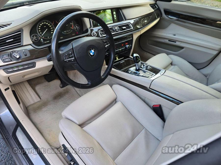 Pelēks BMW 7 Series 2013 Tallina, ar dzinēja tilpumu 3.00 L un nobraukumu 329 tūkst. km par 11590 €, foto 7 vietnē AUTOMOTO.COM.LV