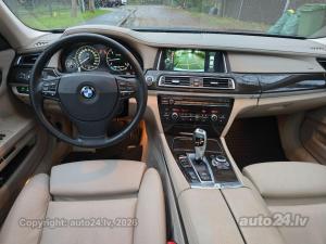 Pelēks BMW 7 Series 2013 Tallina, ar dzinēja tilpumu 3.00 L un nobraukumu 329 tūkst. km par 11590 €, foto 8 vietnē AUTOMOTO.COM.LV