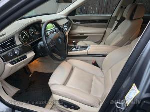 Pelēks BMW 7 Series 2013 Tallina, ar dzinēja tilpumu 3.00 L un nobraukumu 329 tūkst. km par 11590 €, foto 9 vietnē AUTOMOTO.COM.LV