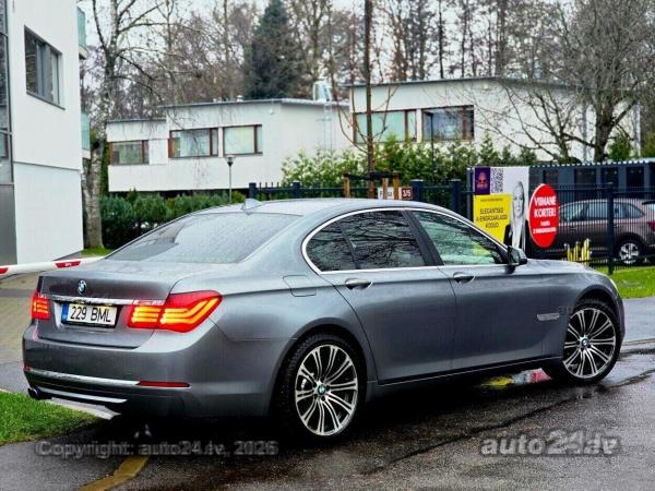 Grey BMW 7 Series 2013 in Tallinn, with an engine capacity of 3.00 L and mileage of 329 thousand km for 11490 €, photo 4 on AUTOMOTO.COM.LV