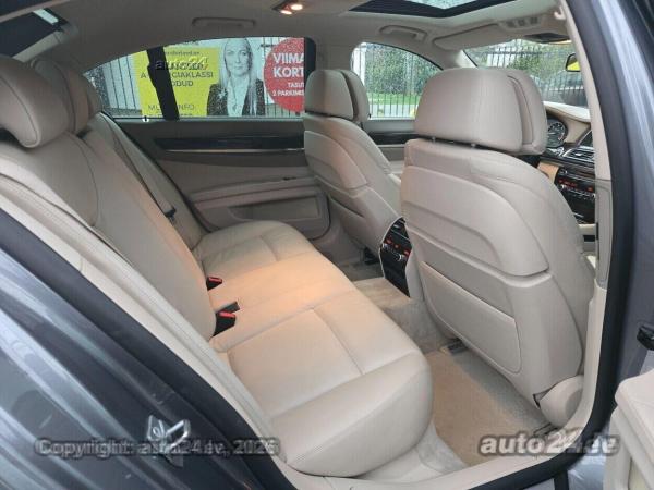 Grey BMW 7 Series 2013 in Tallinn, with an engine capacity of 3.00 L and mileage of 329 thousand km for 11490 €, photo 10 on AUTOMOTO.COM.LV