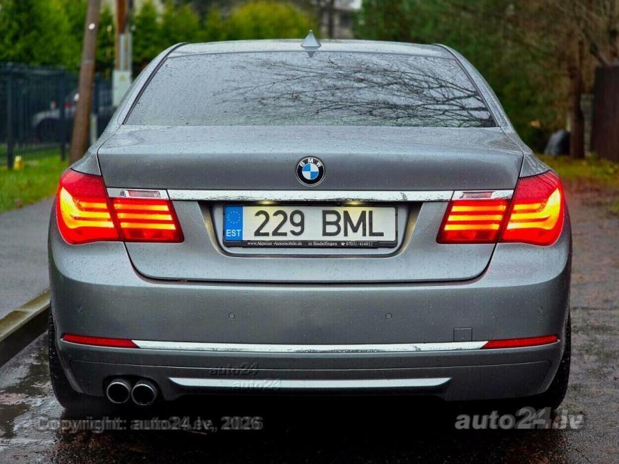 Grey BMW 7 Series 2013 in Tallinn, with an engine capacity of 3.00 L and mileage of 329 thousand km for 11490 €, photo 5 on AUTOMOTO.COM.LV