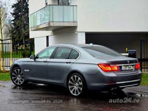 Grey BMW 7 Series 2013 in Tallinn, with an engine capacity of 3.00 L and mileage of 329 thousand km for 11490 €, photo 6 on AUTOMOTO.COM.LV