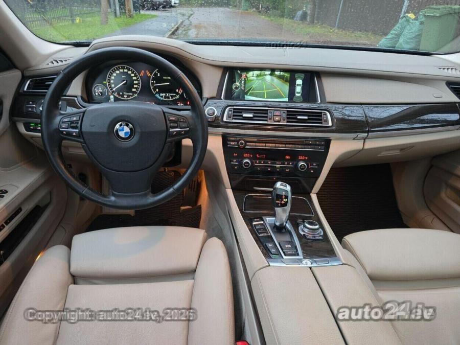 Grey BMW 7 Series 2013 in Tallinn, with an engine capacity of 3.00 L and mileage of 329 thousand km for 11490 €, photo 7 on AUTOMOTO.COM.LV