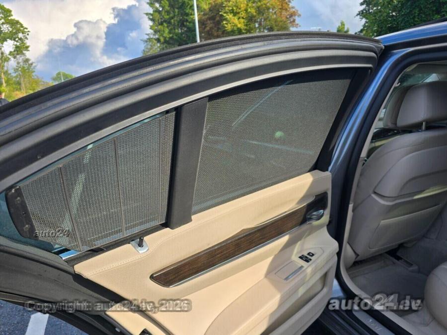 Grey BMW 7 Series 2013 in Tallinn, with an engine capacity of 3.00 L and mileage of 329 thousand km for 11490 €, photo 19 on AUTOMOTO.COM.LV