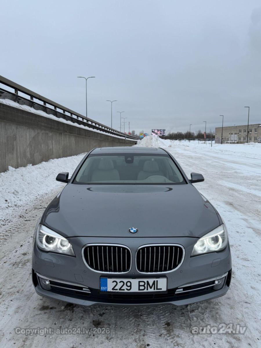 Pelēks BMW 7 Series 2013 Tallina, ar dzinēja tilpumu 3.00 L un nobraukumu 334 tūkst. km par 13999 €, foto 3 vietnē AUTOMOTO.COM.LV