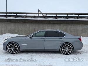Pelēks BMW 7 Series 2013 Tallina, ar dzinēja tilpumu 3.00 L un nobraukumu 334 tūkst. km par 13999 €, foto 4 vietnē AUTOMOTO.COM.LV