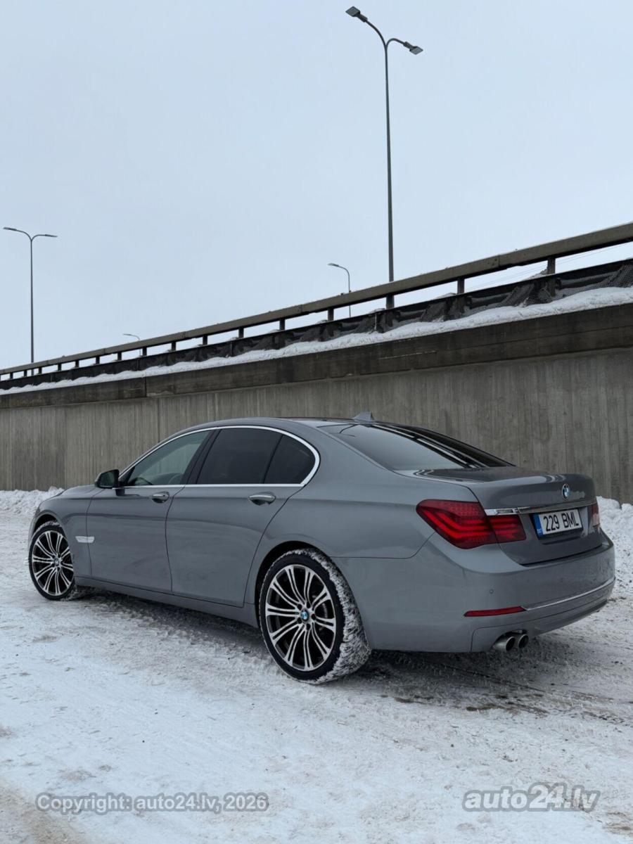Pelēks BMW 7 Series 2013 Tallina, ar dzinēja tilpumu 3.00 L un nobraukumu 334 tūkst. km par 13999 €, foto 5 vietnē AUTOMOTO.COM.LV
