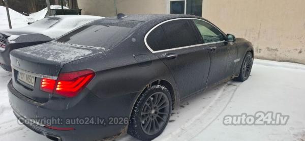 Pelēks BMW 7 Series 2013 Tallina, ar dzinēja tilpumu 3.00 L un nobraukumu 317 tūkst. km par 13500 €, foto 3 vietnē AUTOMOTO.COM.LV