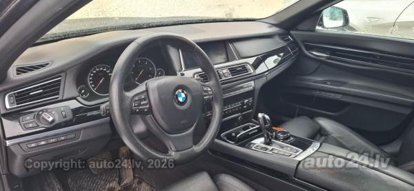 Pelēks BMW 7 Series 2013 Tallina, ar dzinēja tilpumu 3.00 L un nobraukumu 317 tūkst. km par 13500 €, foto 5 vietnē AUTOMOTO.COM.LV