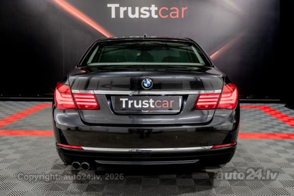 Grey BMW 7 Series 2013 in Parnu, with an engine capacity of 3.00 L and mileage of 195 thousand km for 19999 €, photo 11 on AUTOMOTO.COM.LV
