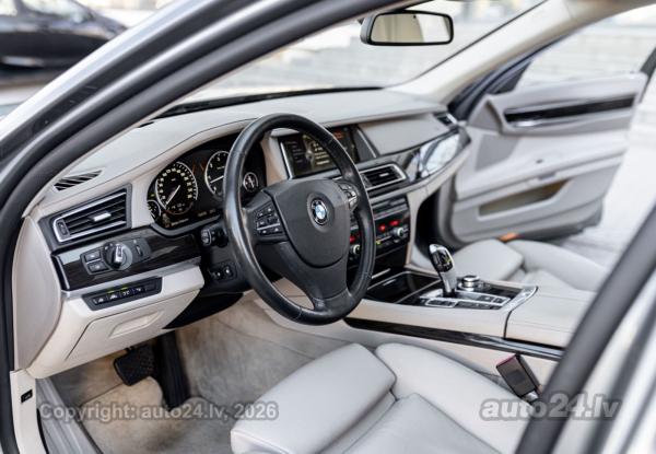 Grey BMW 7 Series 2013 in Tallinn, with an engine capacity of 3.00 L and mileage of 321 thousand km for 9999 €, photo 8 on AUTOMOTO.COM.LV