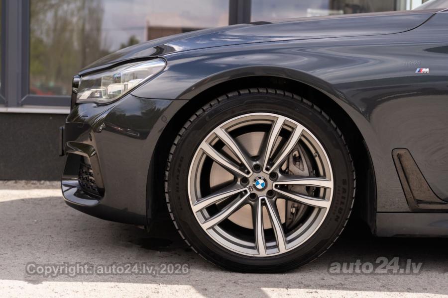 Grey BMW 7 Series 2015 in Tallinn, with an engine capacity of 4.40 L and mileage of 179 thousand km for 24900 €, photo 6 on AUTOMOTO.COM.LV