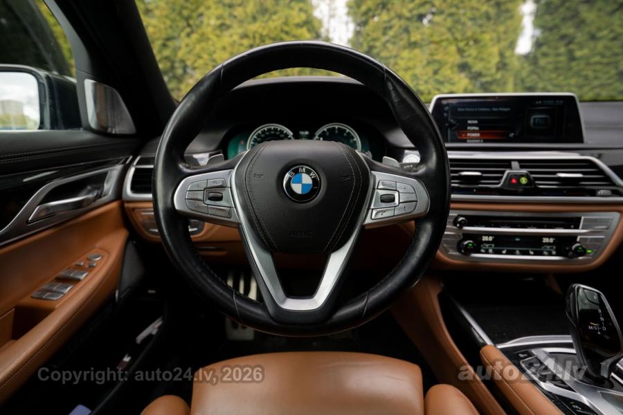 Grey BMW 7 Series 2015 in Tallinn, with an engine capacity of 4.40 L and mileage of 179 thousand km for 24900 €, photo 9 on AUTOMOTO.COM.LV