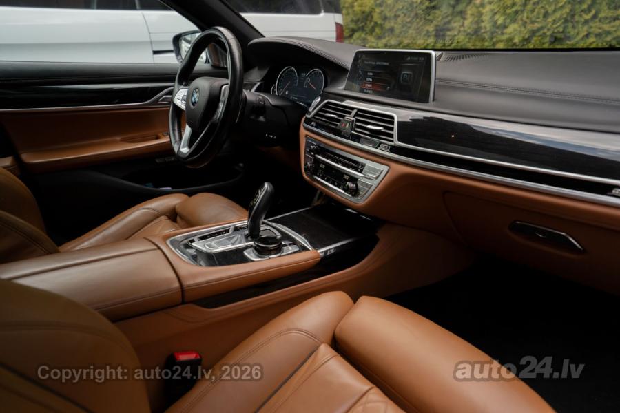 Grey BMW 7 Series 2015 in Tallinn, with an engine capacity of 4.40 L and mileage of 179 thousand km for 24900 €, photo 10 on AUTOMOTO.COM.LV
