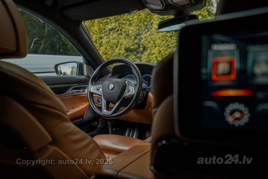 Grey BMW 7 Series 2015 in Tallinn, with an engine capacity of 4.40 L and mileage of 179 thousand km for 24900 €, photo 14 on AUTOMOTO.COM.LV