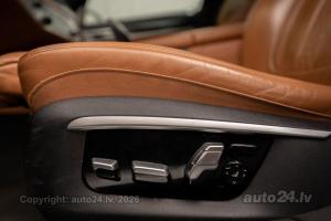 Grey BMW 7 Series 2015 in Tallinn, with an engine capacity of 4.40 L and mileage of 179 thousand km for 24900 €, photo 18 on AUTOMOTO.COM.LV
