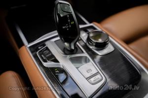Grey BMW 7 Series 2015 in Tallinn, with an engine capacity of 4.40 L and mileage of 179 thousand km for 24900 €, photo 19 on AUTOMOTO.COM.LV