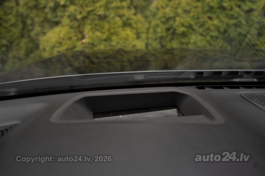 Grey BMW 7 Series 2015 in Tallinn, with an engine capacity of 4.40 L and mileage of 179 thousand km for 24900 €, photo 22 on AUTOMOTO.COM.LV