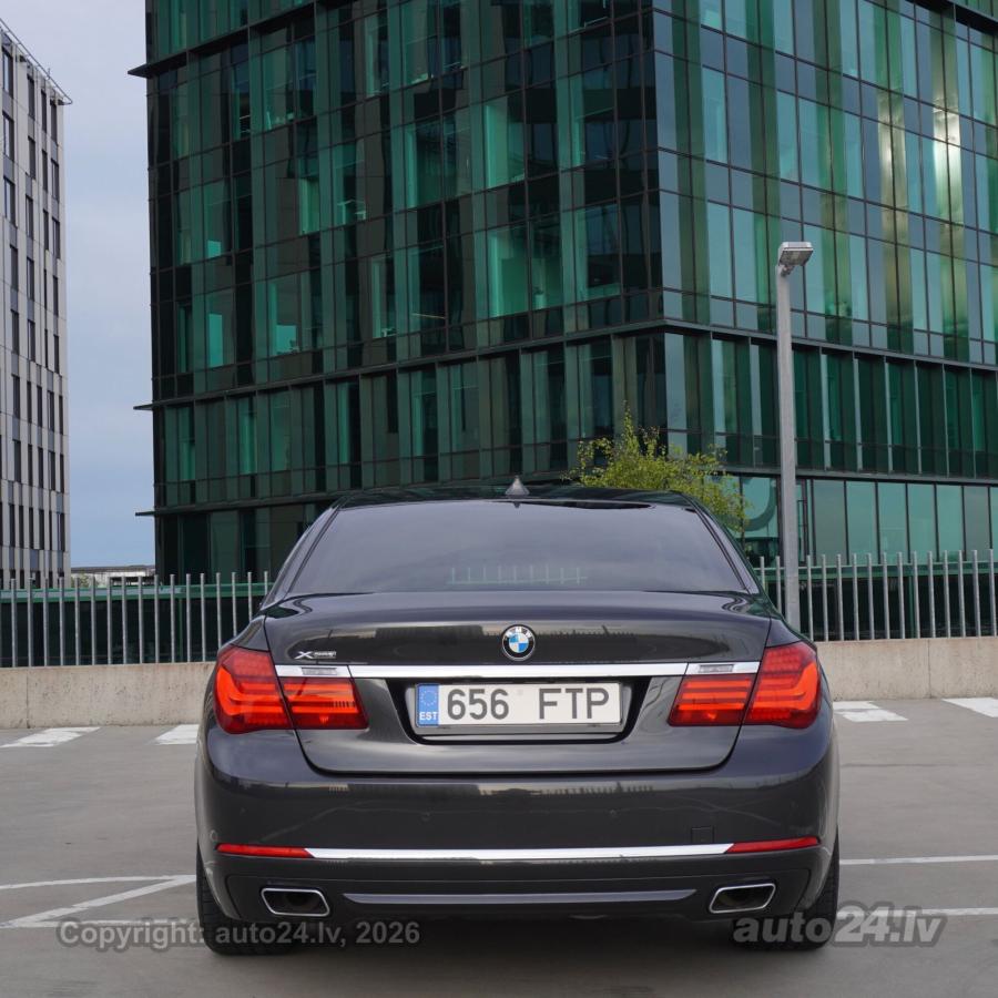 Pelēks BMW 7 Series 2015 Tallina, ar dzinēja tilpumu 3.00 L un nobraukumu 281 tūkst. km par 18990 €, foto 6 vietnē AUTOMOTO.COM.LV