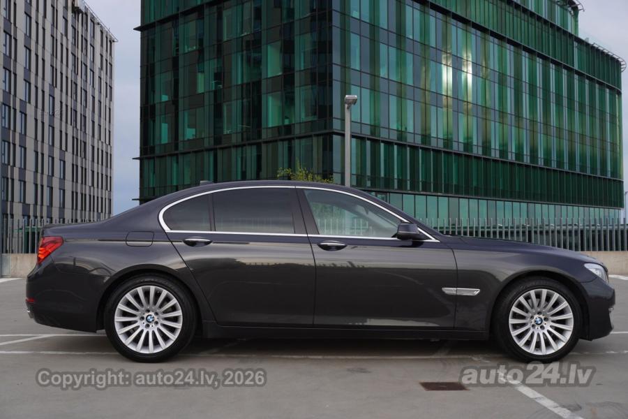 Pelēks BMW 7 Series 2015 Tallina, ar dzinēja tilpumu 3.00 L un nobraukumu 281 tūkst. km par 18990 €, foto 7 vietnē AUTOMOTO.COM.LV