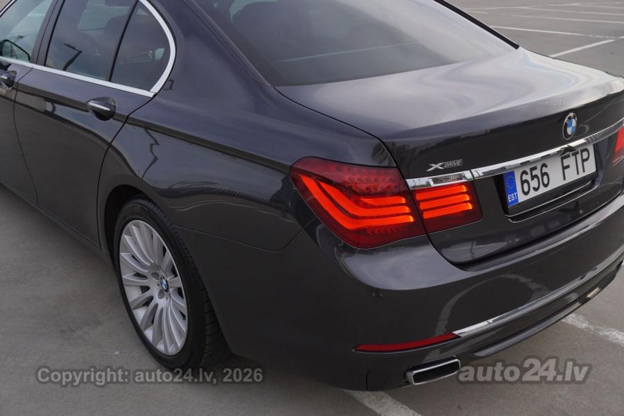 Pelēks BMW 7 Series 2015 Tallina, ar dzinēja tilpumu 3.00 L un nobraukumu 281 tūkst. km par 18990 €, foto 10 vietnē AUTOMOTO.COM.LV