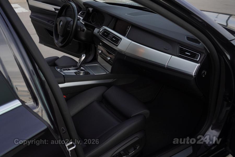 Pelēks BMW 7 Series 2015 Tallina, ar dzinēja tilpumu 3.00 L un nobraukumu 281 tūkst. km par 18990 €, foto 13 vietnē AUTOMOTO.COM.LV