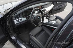 Pelēks BMW 7 Series 2015 Tallina, ar dzinēja tilpumu 3.00 L un nobraukumu 281 tūkst. km par 18990 €, foto 17 vietnē AUTOMOTO.COM.LV