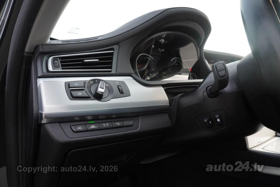 Pelēks BMW 7 Series 2015 Tallina, ar dzinēja tilpumu 3.00 L un nobraukumu 281 tūkst. km par 18990 €, foto 21 vietnē AUTOMOTO.COM.LV