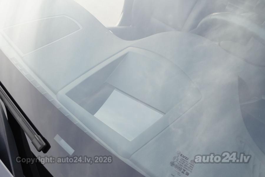 Pelēks BMW 7 Series 2015 Tallina, ar dzinēja tilpumu 3.00 L un nobraukumu 281 tūkst. km par 18990 €, foto 23 vietnē AUTOMOTO.COM.LV