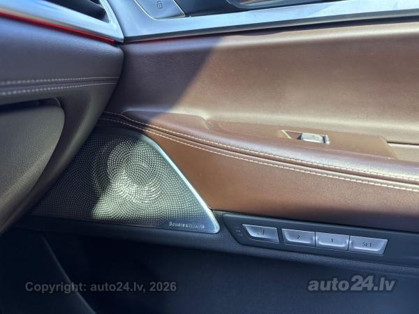 Grey BMW 7 Series 2015 in Tallinn, with an engine capacity of 4.40 L and mileage of 136 thousand km for 22320 €, photo 9 on AUTOMOTO.COM.LV