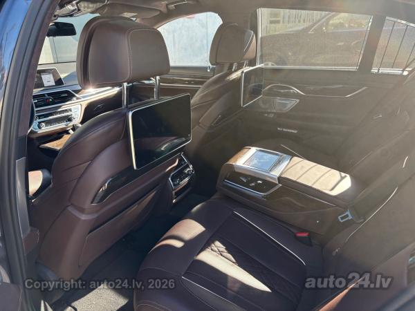 Grey BMW 7 Series 2015 in Tallinn, with an engine capacity of 4.40 L and mileage of 136 thousand km for 22320 €, photo 10 on AUTOMOTO.COM.LV