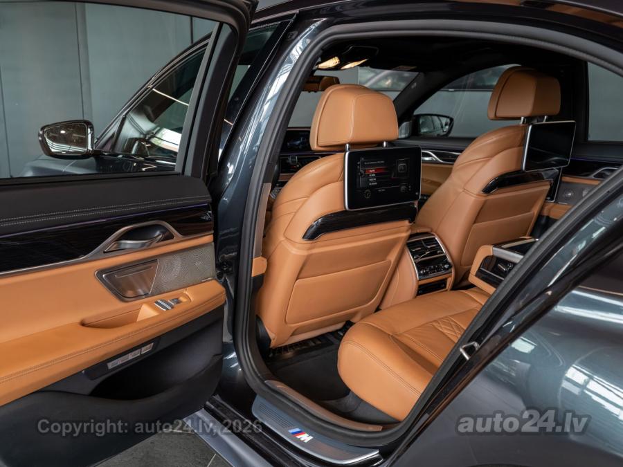 Grey BMW 7 Series 2015 in Tallinn, with an engine capacity of 4.40 L and mileage of 136 thousand km for 29900 €, photo 8 on AUTOMOTO.COM.LV
